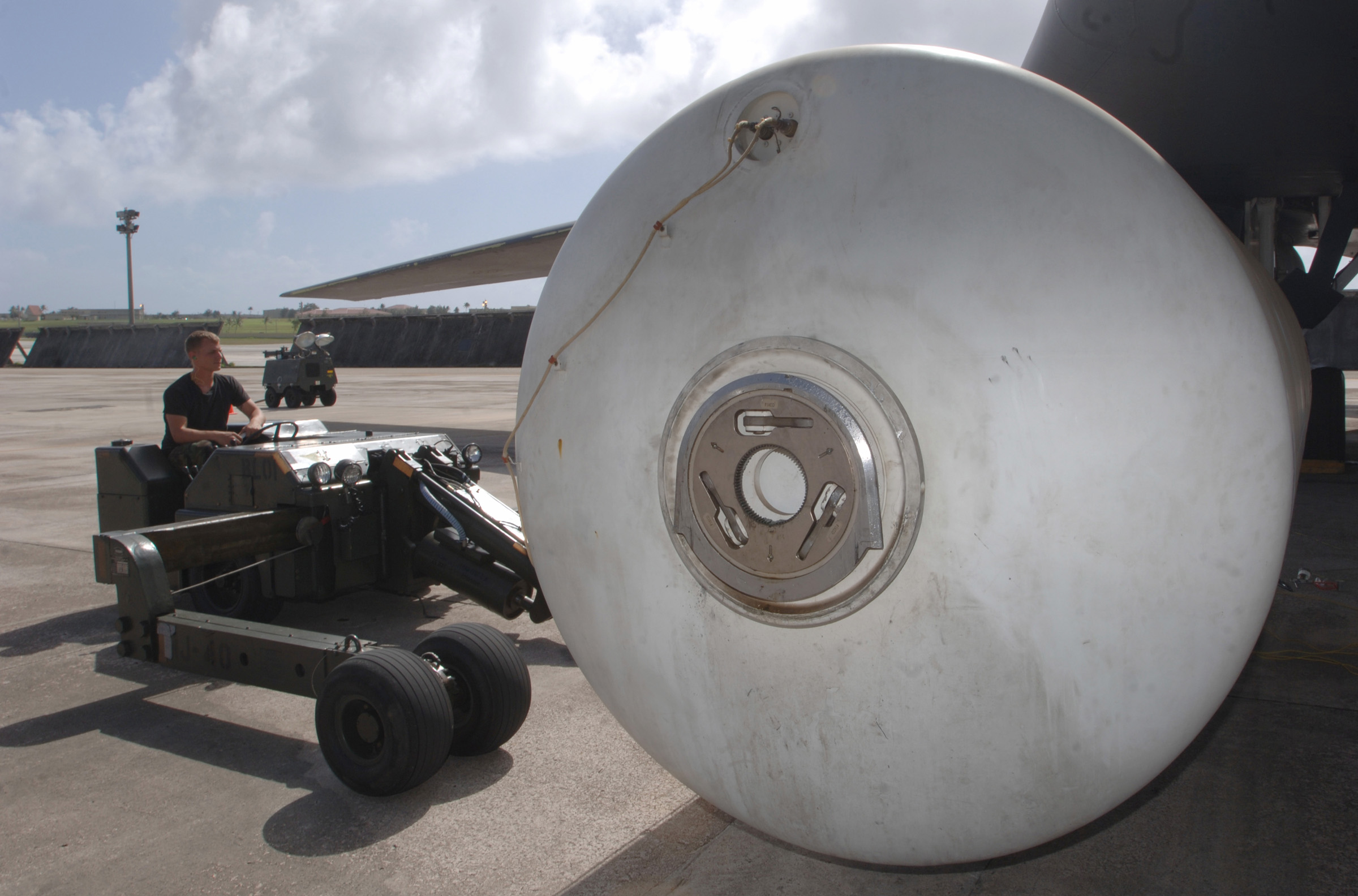 BF48006 B-1B FUEL TANK SET – BONE FRAGMENTS