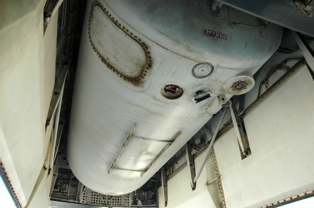 BF48006 B-1B FUEL TANK SET – BONE FRAGMENTS